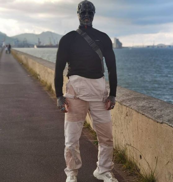 Fotos: The Black Alien hace turismo en Bizkaia | El Correo