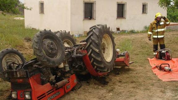 Muere un niño de 5 años atropellado por un tractor que conducía su ...